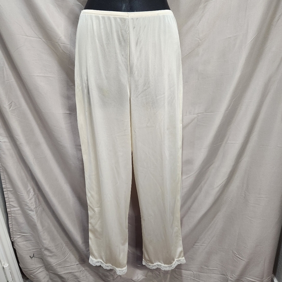 Vanity Fair | Intimates & Sleepwear | Vanity Fair Vintage 7s Lace Trim ...